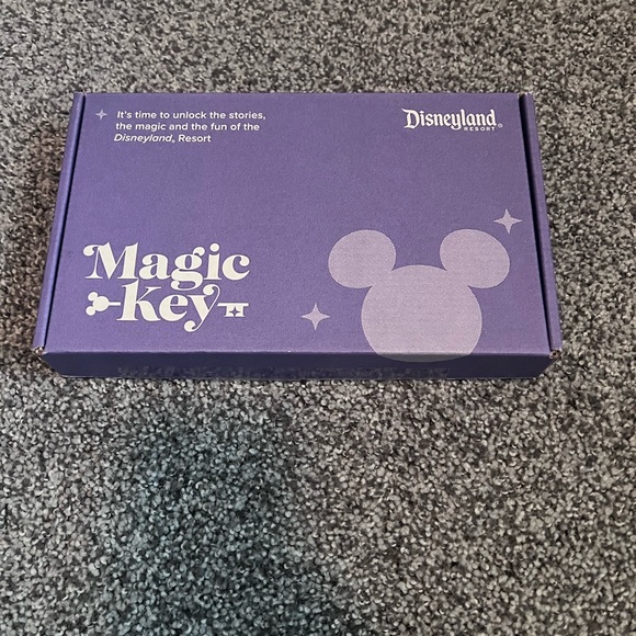 Other | 221 Disneyland Magic Key Welcome Box Sealed Pin Button Map ...
